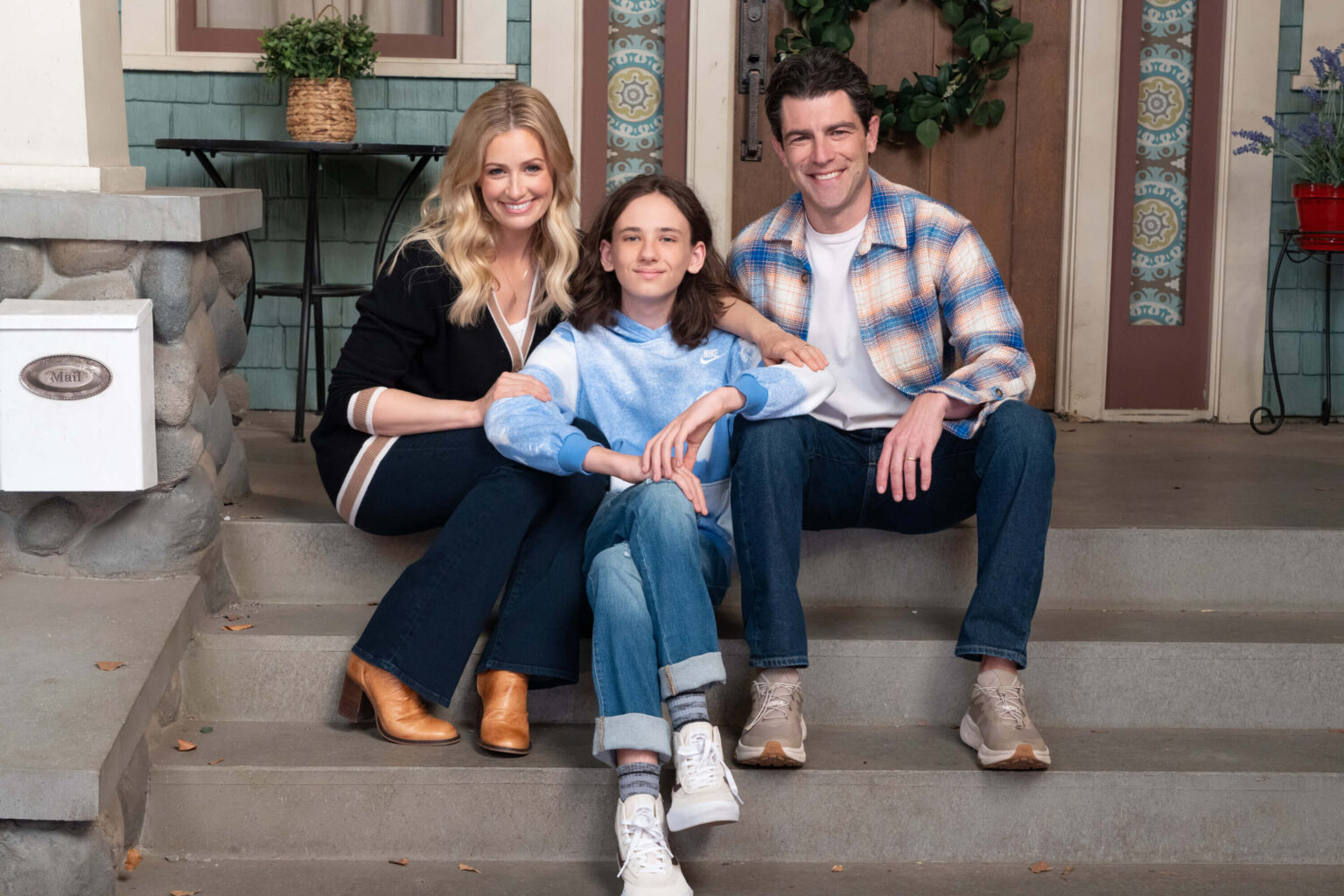 The Neighborhood Cast: Who's Who In The Cast - Sneak Peak